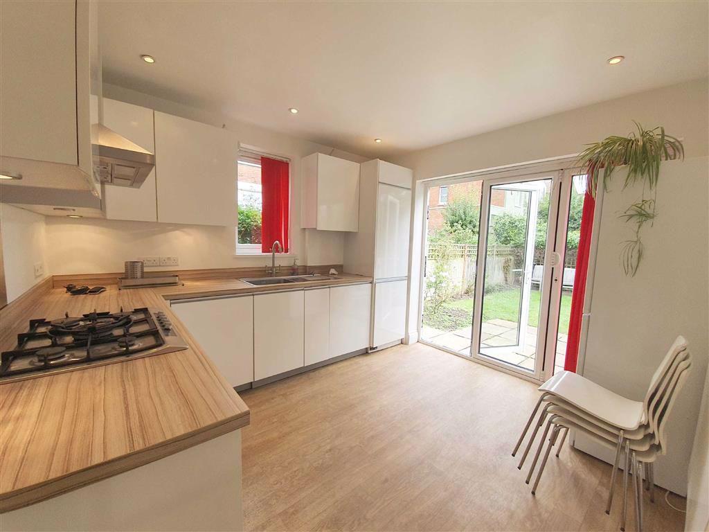 Leghorn Road, Harlesden, London, NW10 2 bed flat - £1,650 pcm (£381 pw)