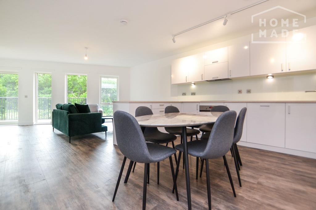 Millet Place, Royal Docks, E16 3 bed flat - £2,655 pcm (£613 pw)