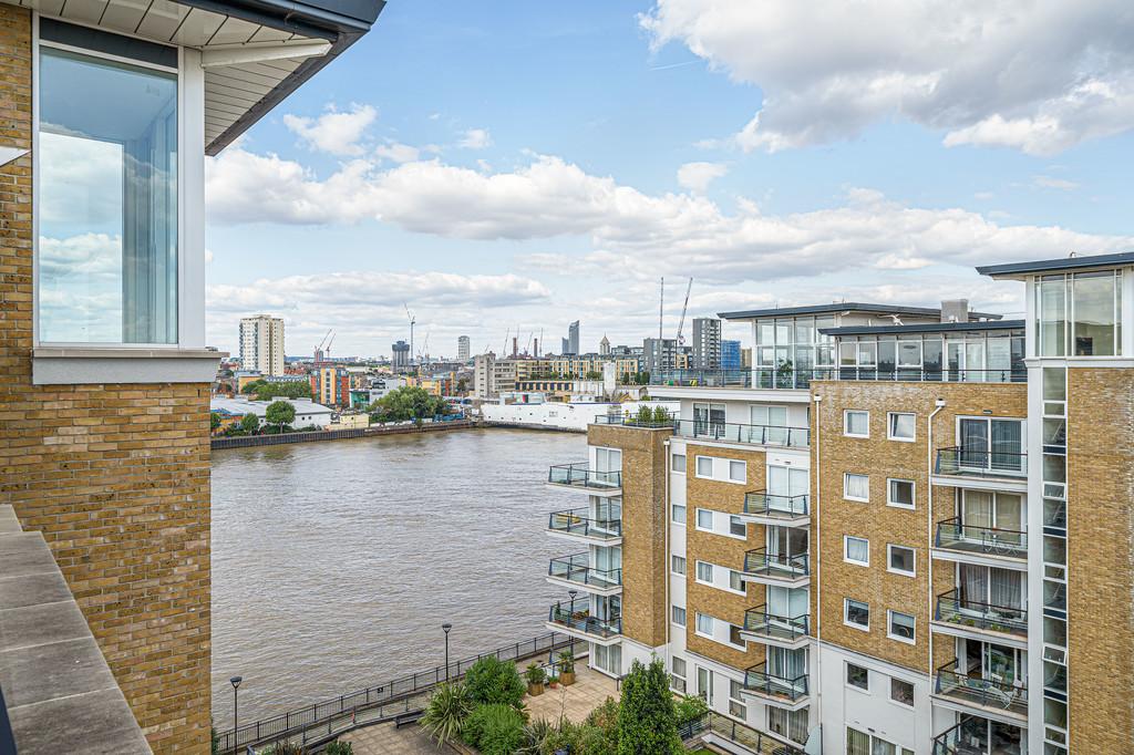 Bluewater House, Riverside West 3 bed apartment - £1,250,000