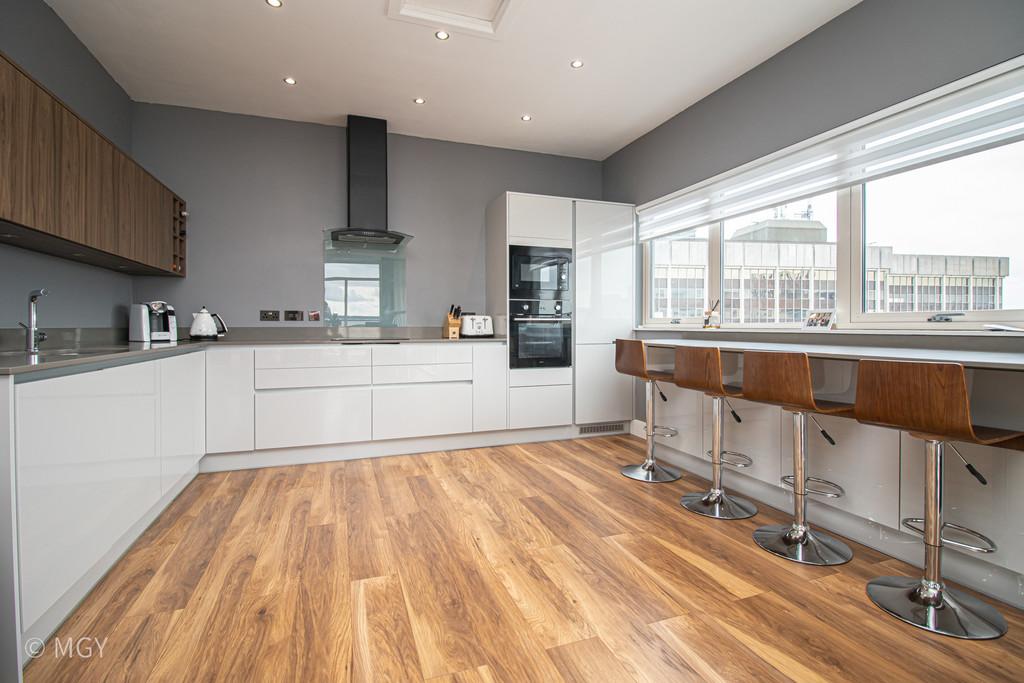 The Aspect, Cardiff City Centre 3 bed apartment - £2,000 pcm (£462 pw)
