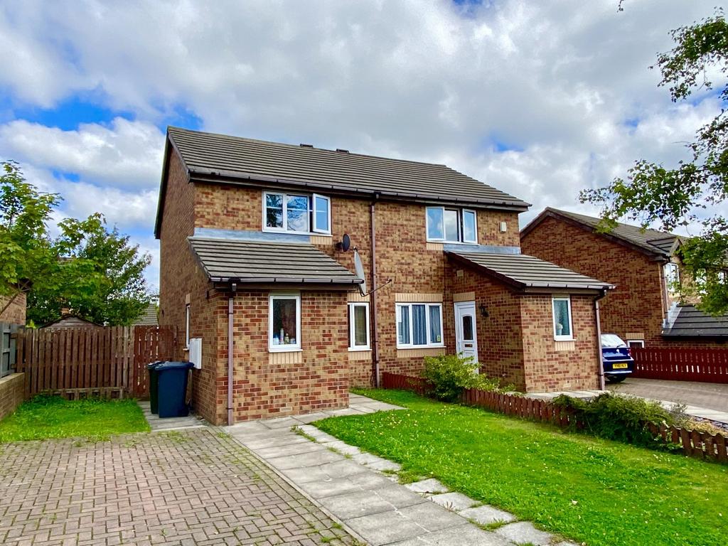Wrigley Avenue, Bierley, Bradford, BD4 2 bed semi-detached house - £115,000