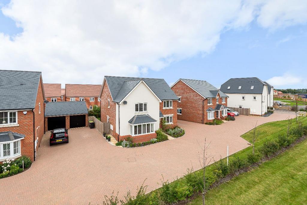 St. James Way, Biddenham, Bedford 5 bed detached house - £625,000