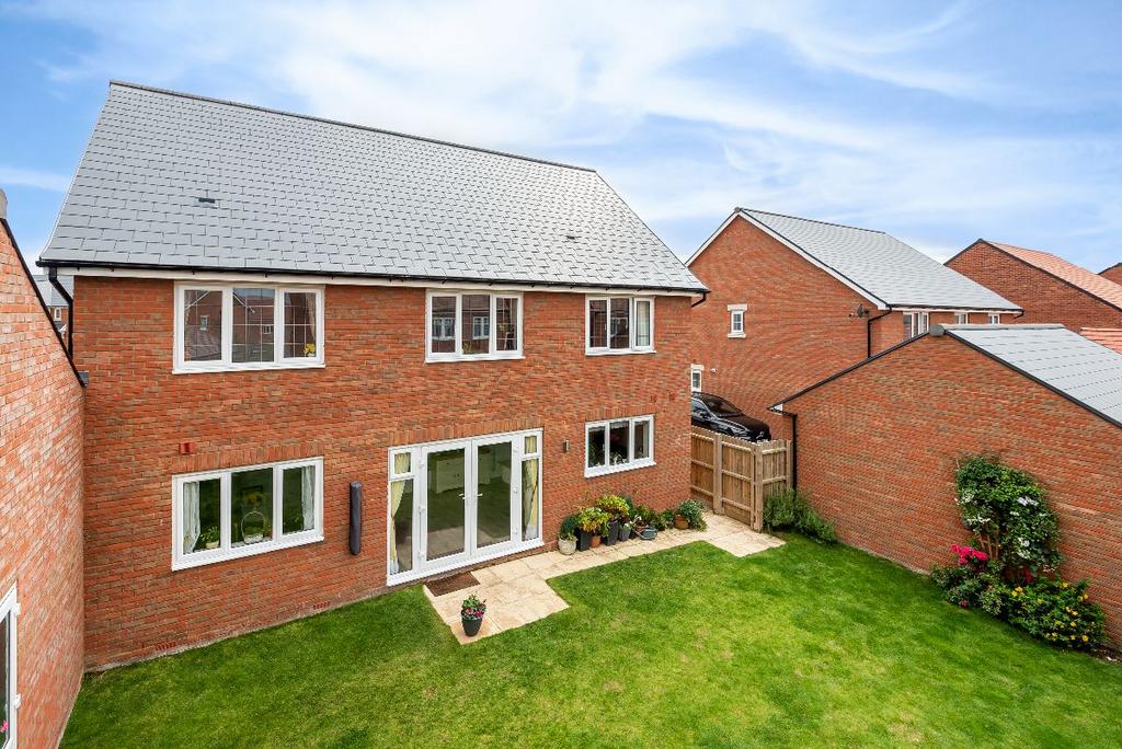 St. James Way, Biddenham, Bedford 5 bed detached house - £625,000