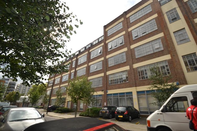 Peckham Grove Peckham SE15 2 bed flat - £1,500 pcm (£346 pw)