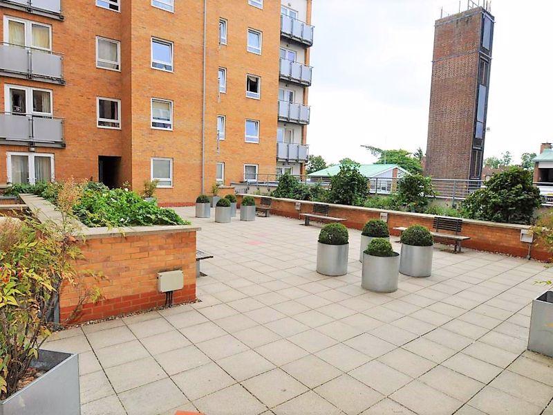 Bath Road, Slough 1 bed property - £775 pcm (£179 pw)