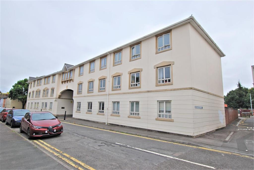 Sherborne Street, Cheltenham 3 bed apartment - £220,000