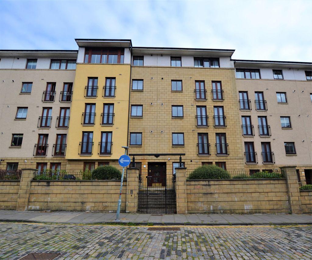 High Riggs, Edinburgh Available Now 2 bed flat - £1,350 pcm (£312 pw)