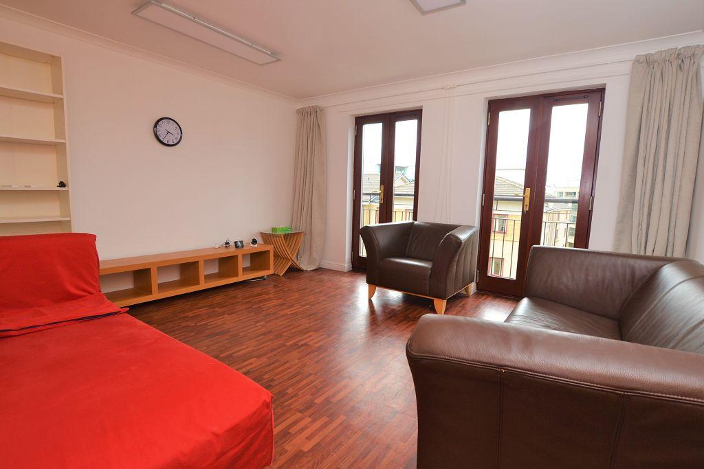 High Riggs, Edinburgh Available Now 2 bed flat - £1,350 pcm (£312 pw)