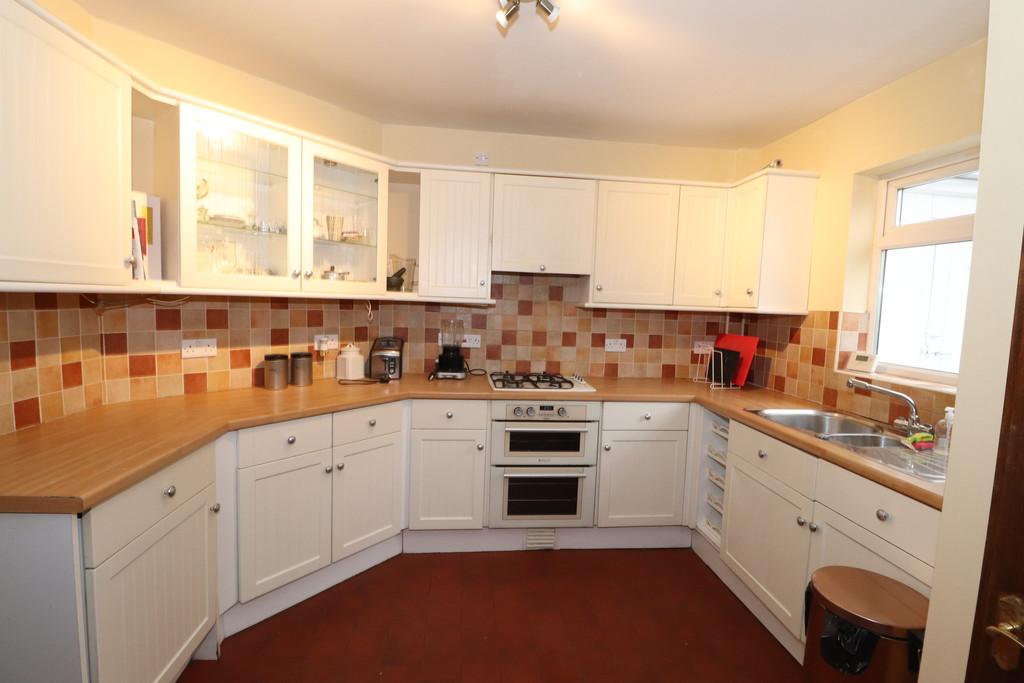 Spring Lane, Kenilworth 2 bed semi-detached house - £900 pcm (£208 pw)