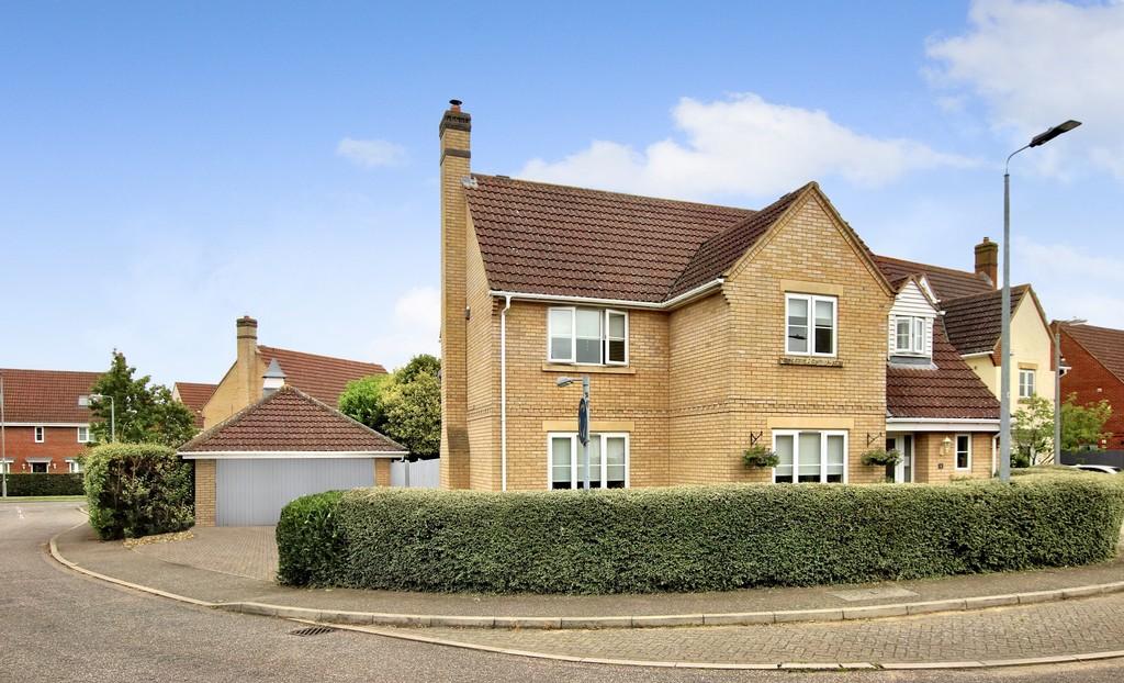 Maple Way, Dunmow 4 bed detached house - £650,000