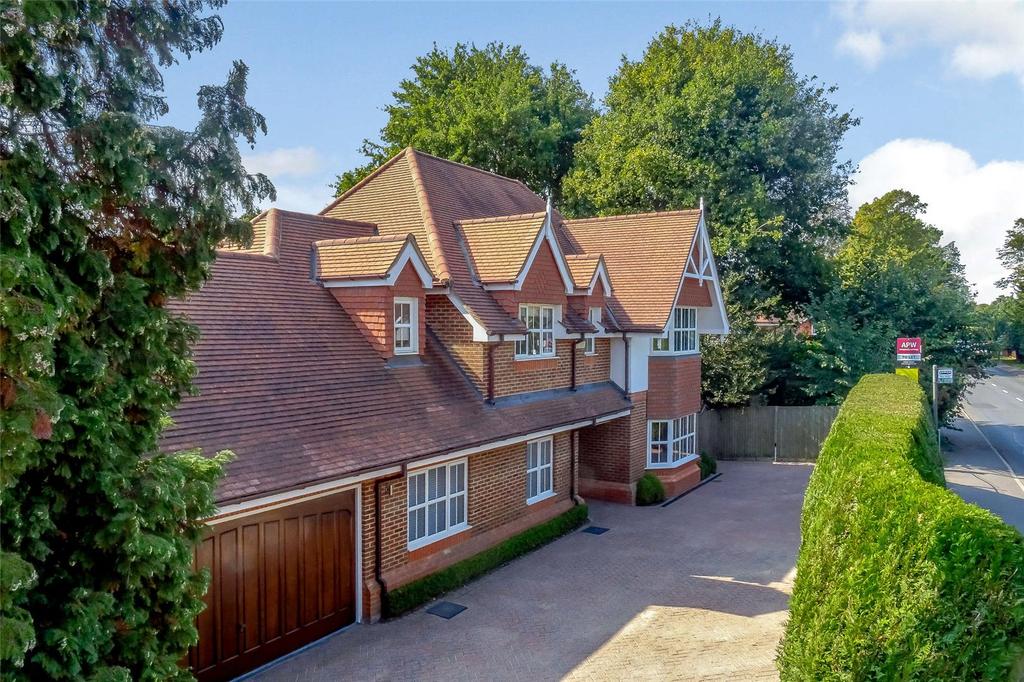 Stoke Road, Cobham, Surrey, KT11 5 bed detached house - £1,675,000