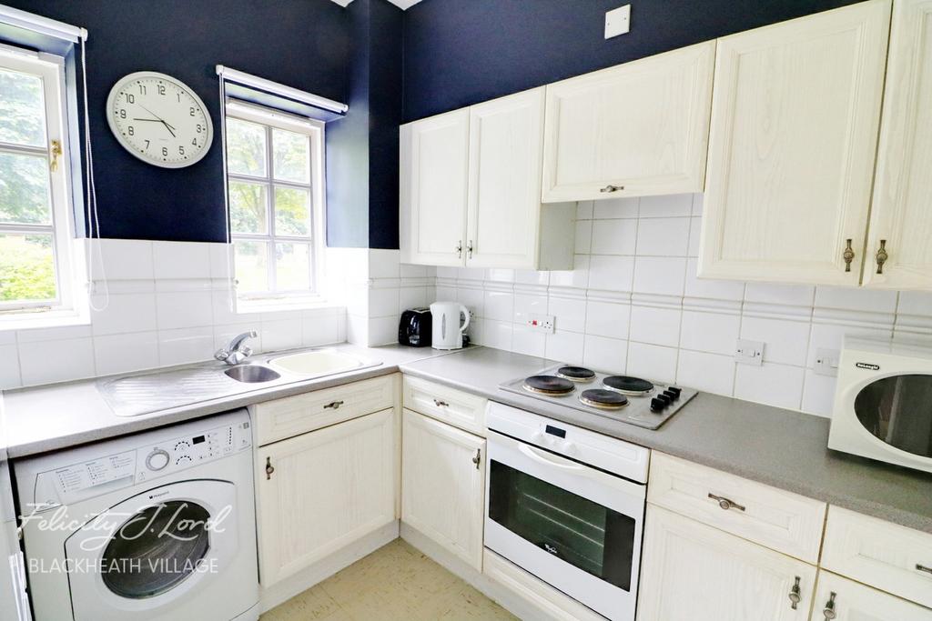 Gilbert Close, London 2 bed apartment - £300,000