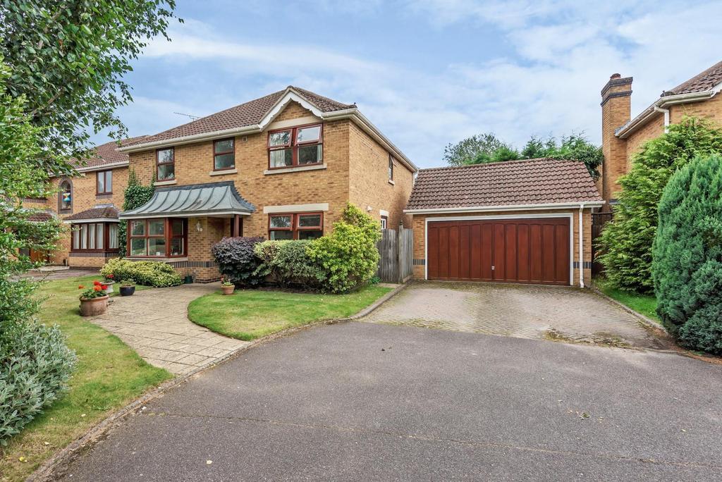 St. Andrews Gardens, Cobham, KT11 4 bed detached house - £1,195,000