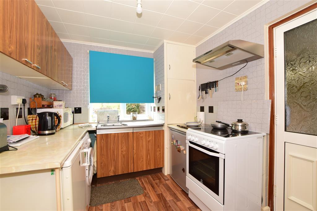 Woodside Road, Tonbridge, Kent 3 bed semi-detached house - £450,000
