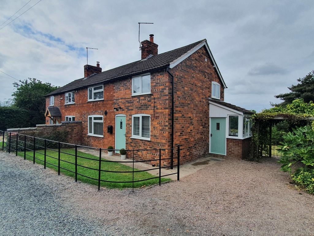 Fauls Green, Whitchurch 3 bed semi-detached house - £995 pcm (£230 pw)