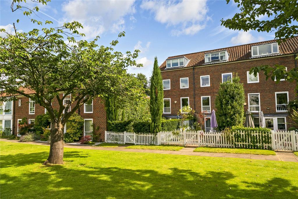 Chiswick Staithe, Hartington Road... 3 bed house - £1,285,000
