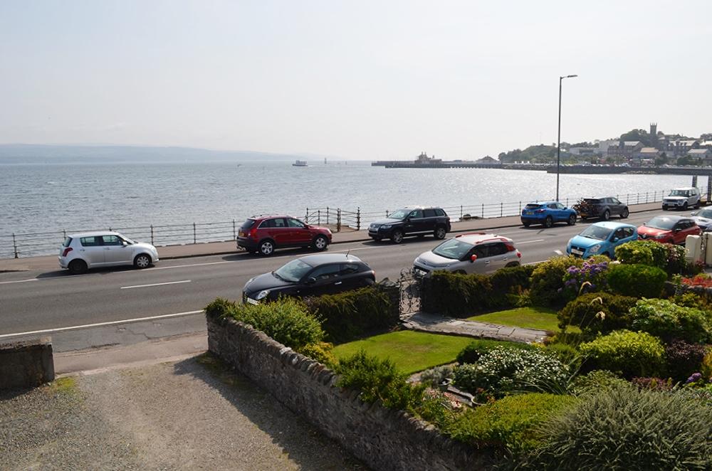 Alexandra Parade, Dunoon, Argyll and Bute, PA23 3 bed flat - £140,000