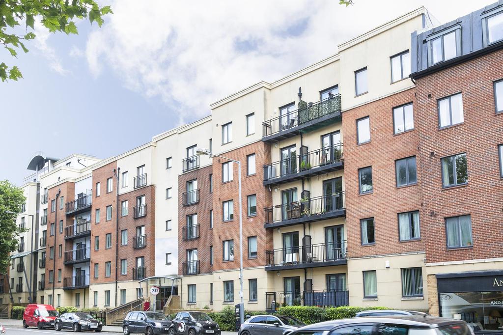 Squires Court, Bedminster 2 bed flat - £1,295 pcm (£299 pw)