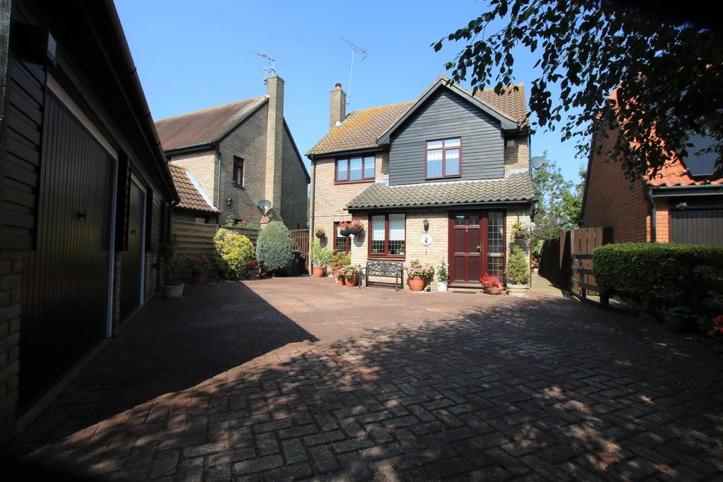 Lordswood View, Leaden Roding 4 bed detached house - £625,000