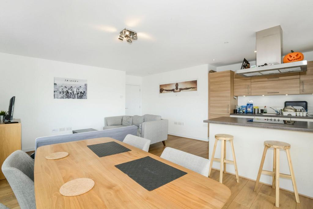Stainsby Road, London E14 3 bed flat - £2,900 pcm (£669 pw)