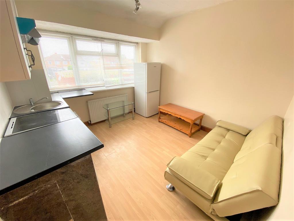Hayes, UB4 2 bed flat - £1,150 pcm (£265 pw)