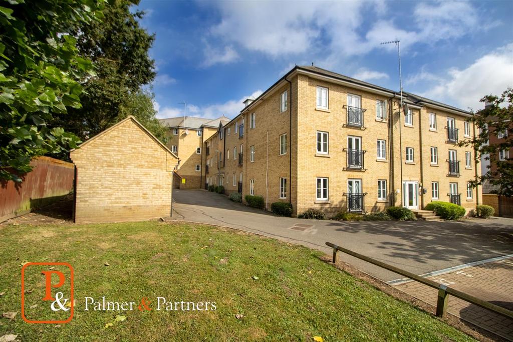 Bradford Drive, Colchester, CO4 2 bed apartment - £175,000