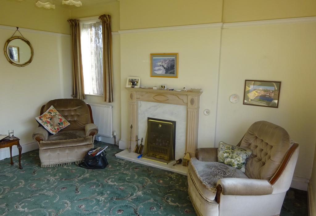 Hunsworth Lane, Cleckheaton, BD19 4DT 3 bed detached house - £325,000