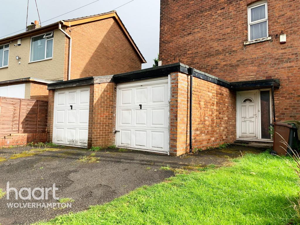 Bushbury Road, Wolverhampton 4 bed detached house - £225,000