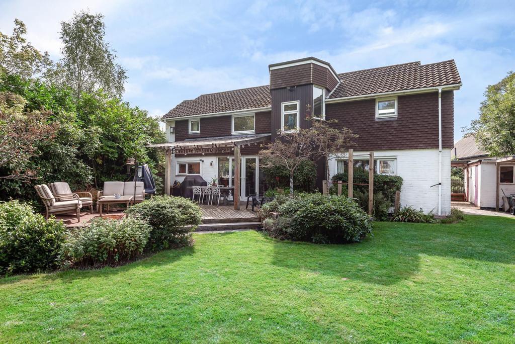 Lower Farm Road, Effingham, KT24 4 bed detached house - £1,400,000