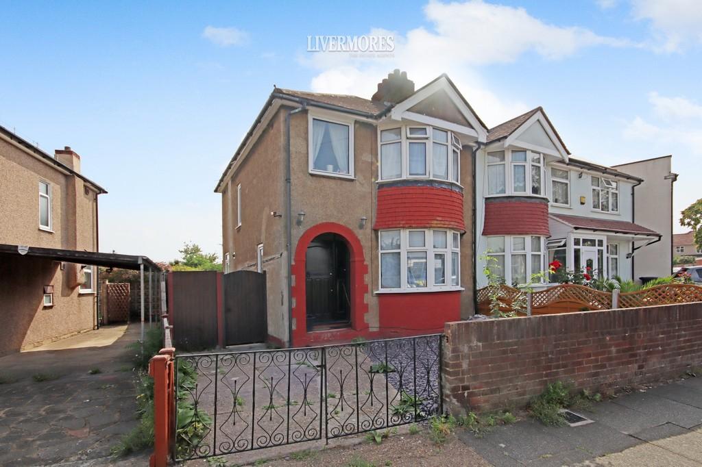 Wentworth Drive, Dartford, Kent 3 bed semi-detached house - £425,000