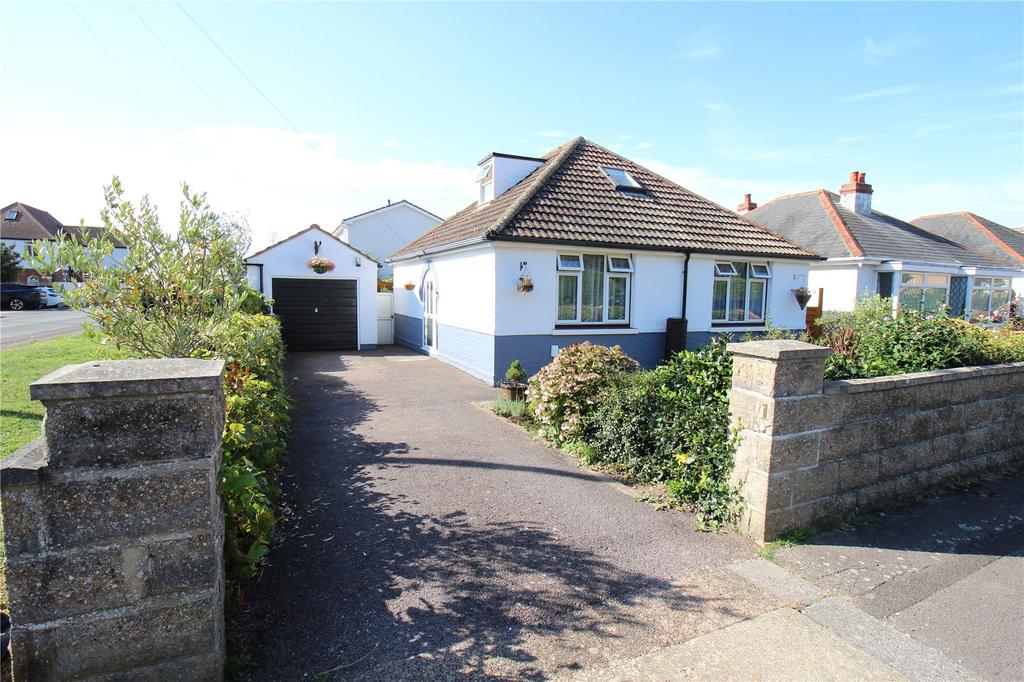 Clifton Road, Lee-On-The-Solent... 2 bed bungalow - £425,000