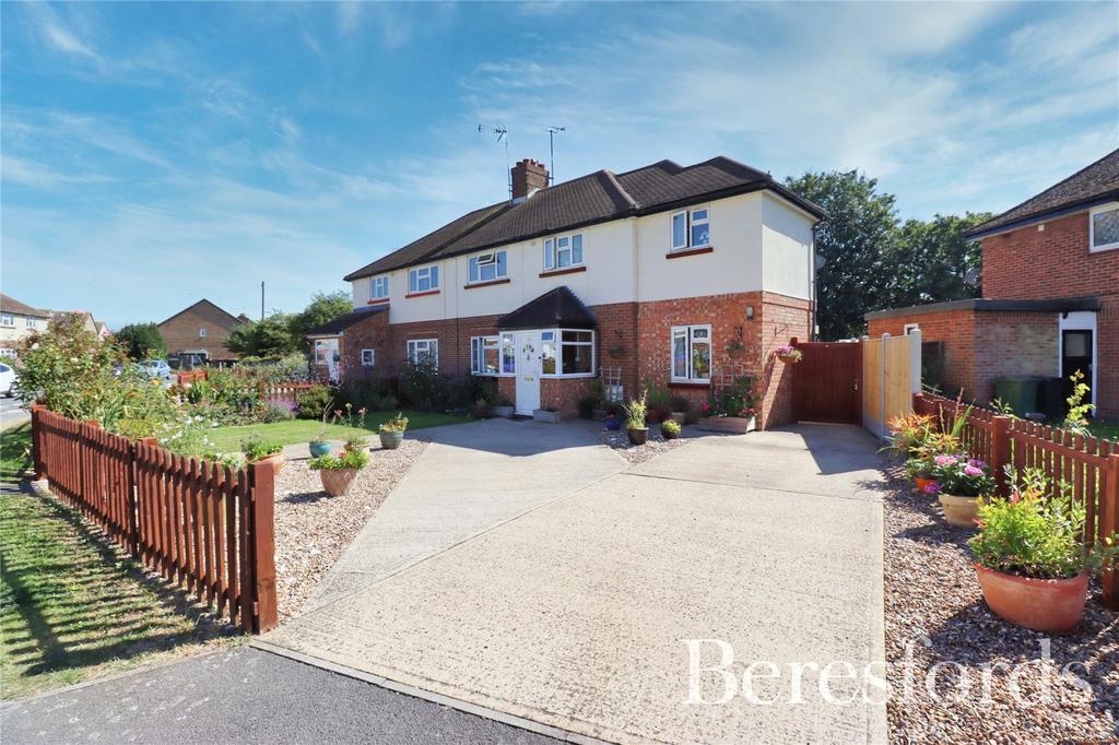 Glebe Road, Heybridge, CM9 5 bed semi-detached house - £450,000