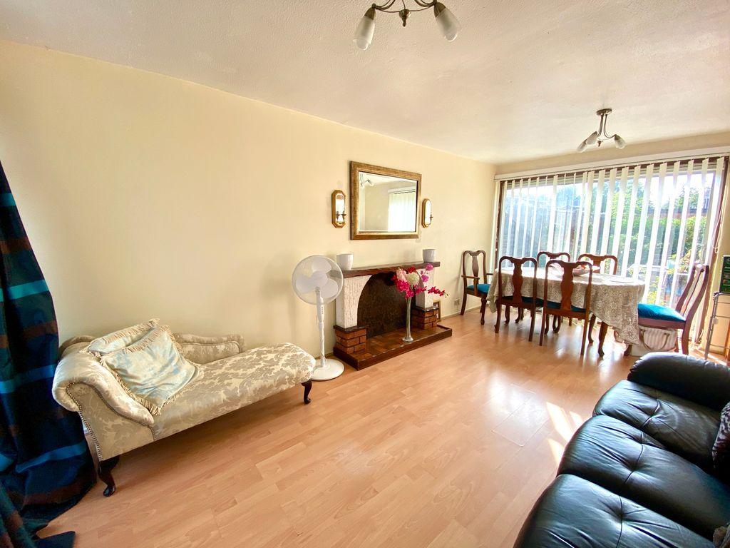 Betsham Road, Erith DA8 2BG 4 bed end of terrace house - £375,000