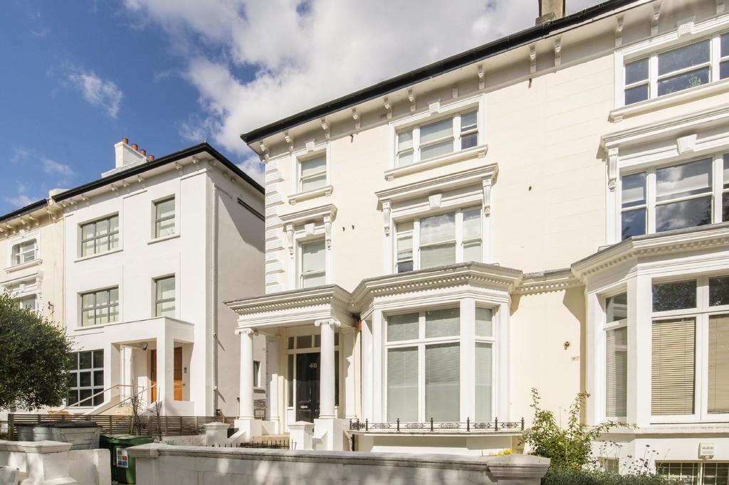 Belsize Square, London NW3 Studio - £875 pcm (£202 pw)