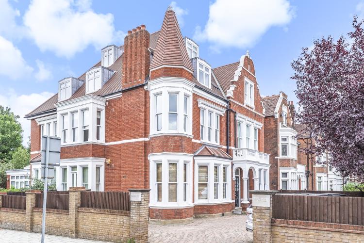 Dromore Road Putney SW15 2 bed apartment - £1,675 pcm (£387 pw)