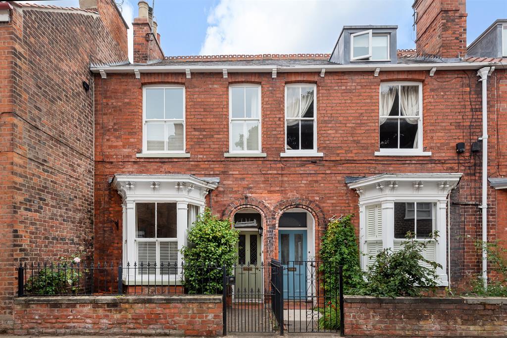 Newbegin, Beverley, East Yorkshire... 3 bed terraced house - £325,000