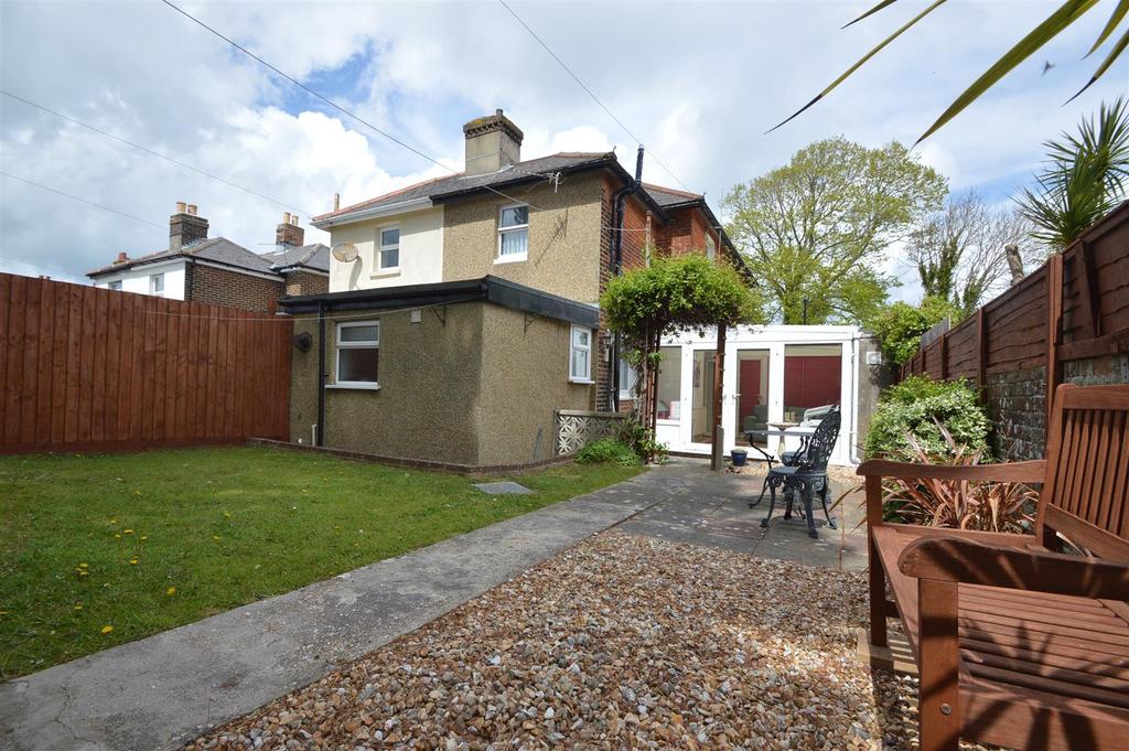 CENTRAL RYDE 3 bed semi-detached house - £279,950