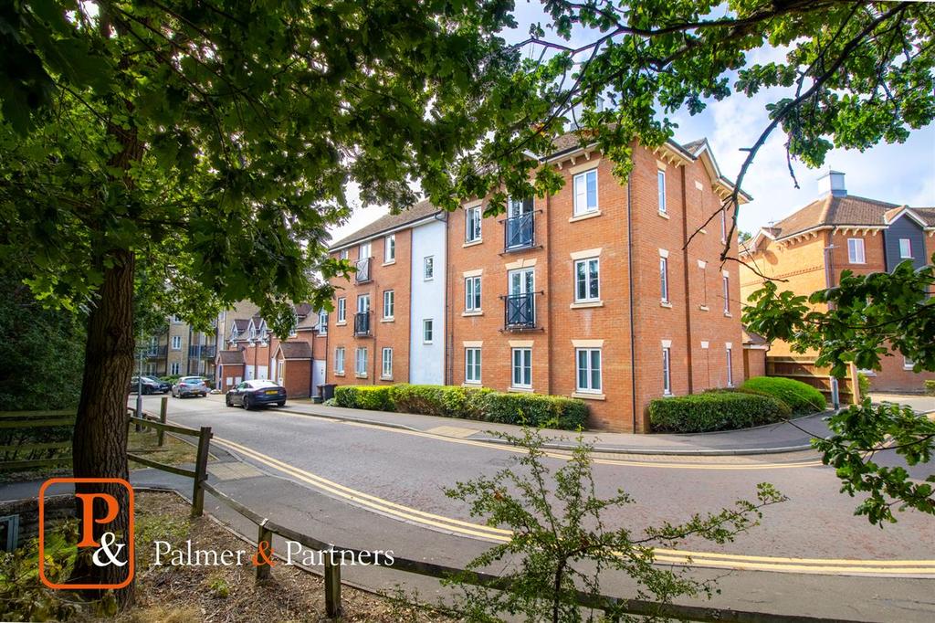 Bradford Drive, Colchester CO4 2 bed apartment - £165,000