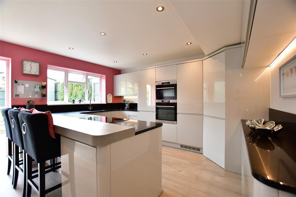 Rushes Mead, Harlow, Essex 5 bed end of terrace house - £430,000