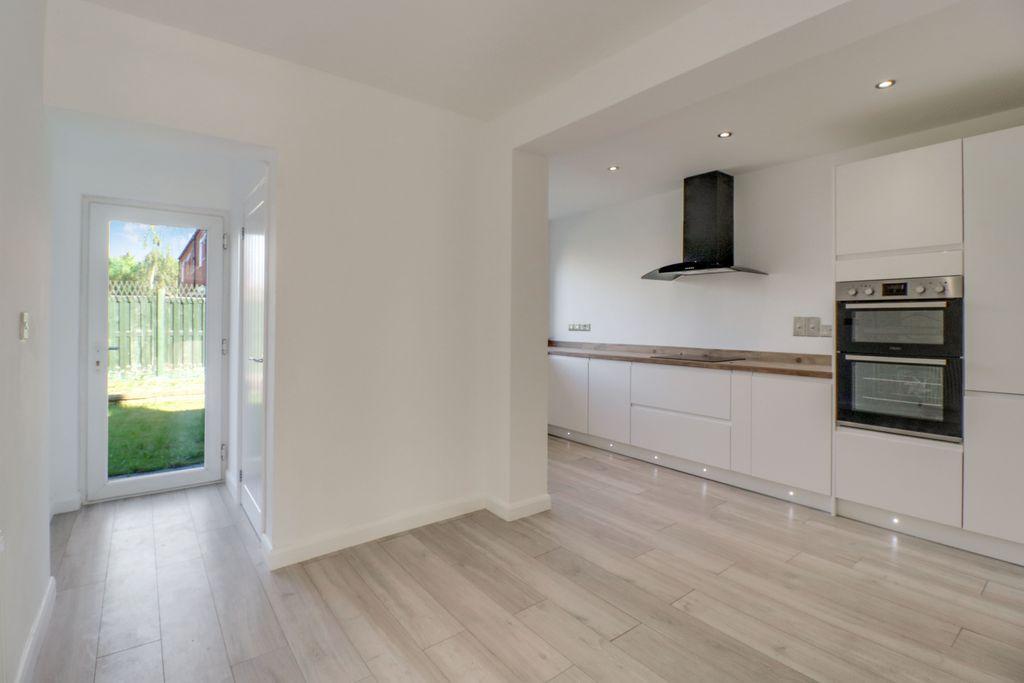 Springfield Road, Grantham NG31 7BB 3 bed detached house - £250,000