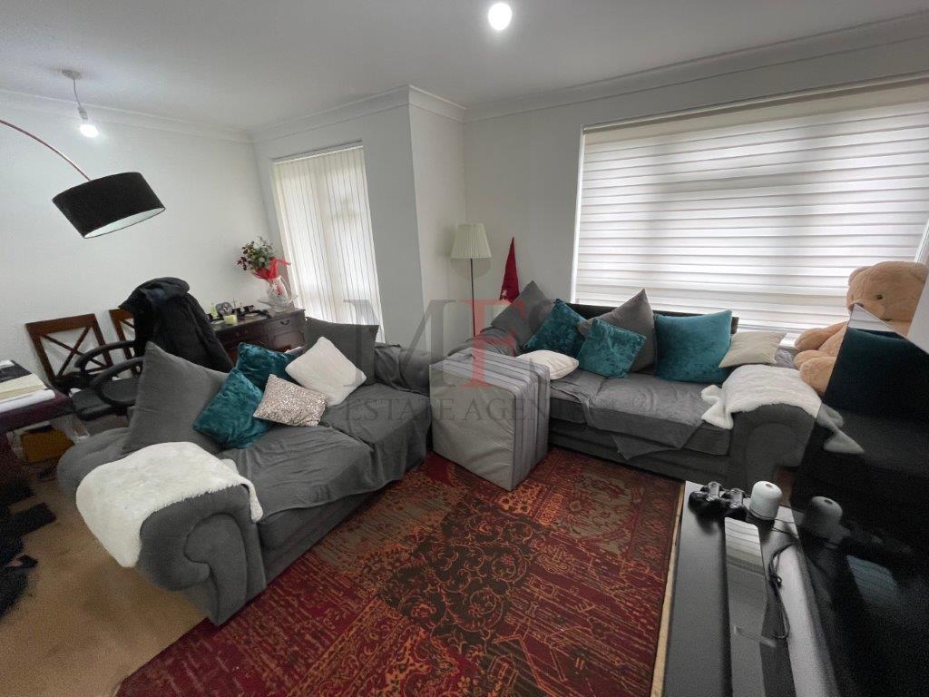 Uxbridge Road, Southall, UB1 2 bed flat - £1,425 pcm (£329 pw)