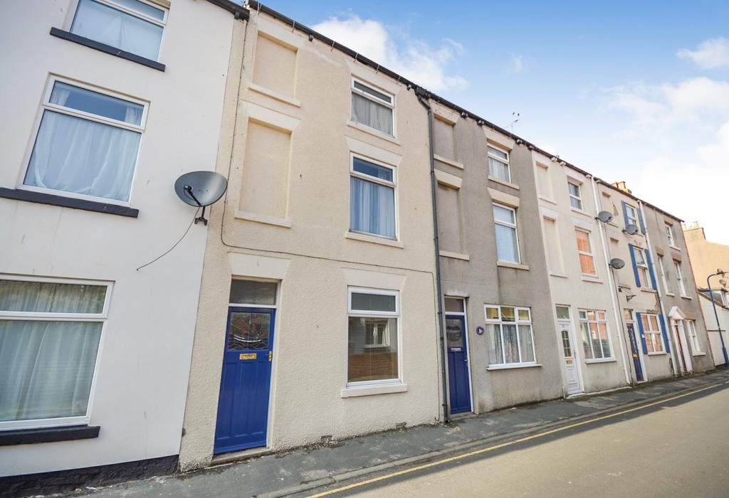 Reynolds Street, Filey, YO14 9DT 3 bed terraced house - £195,000