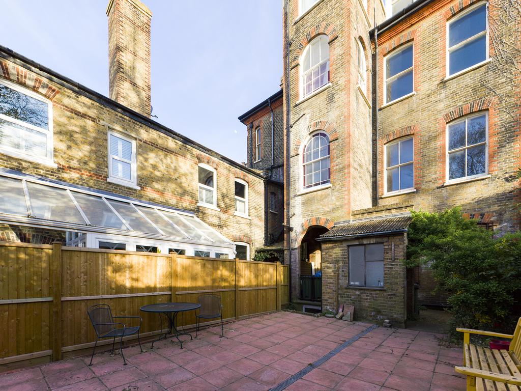 The Village, Charlton, London, SE7 1 bed flat - £260,000