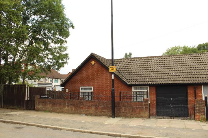 Waters Road, Catford, London, SE6 3 bed bungalow - £455,000