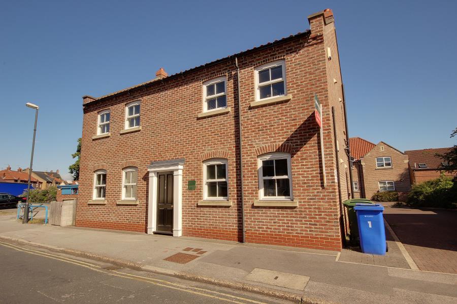 Finkle Street, Cottingham, HU16 4BP 1 bed flat - £450 pcm (£104 pw)