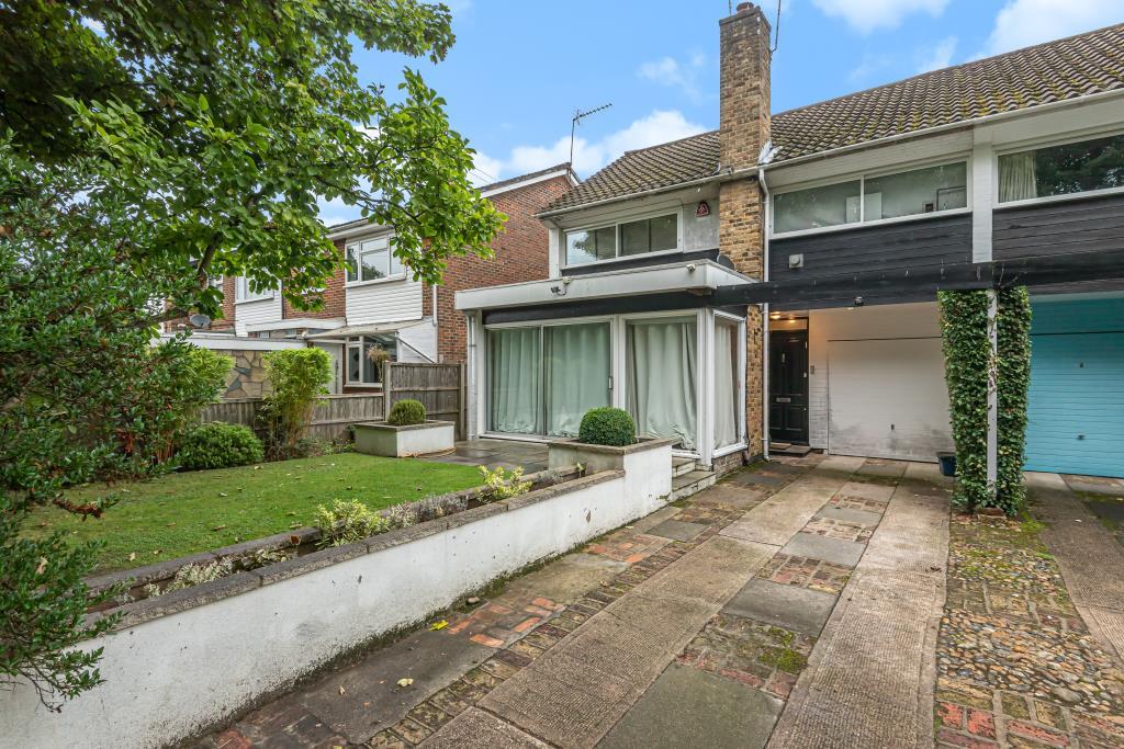 Bushey, Hertfordshire, WD23 4 bed semi-detached house - £960,000