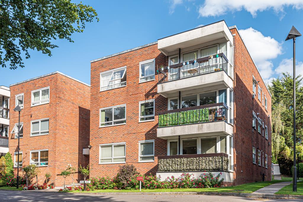 Hendon Lane, Finchley, N3 2 bed flat - £375,000