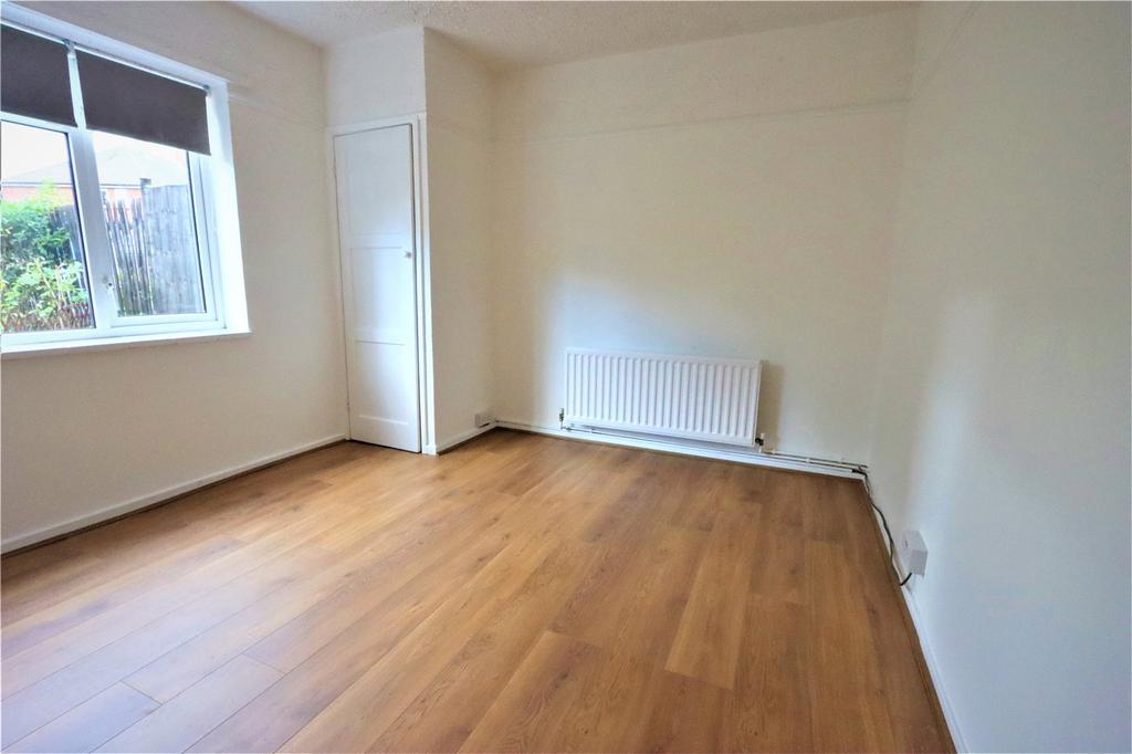 Longacre, Ash, Aldershot, GU12 1 bed apartment - £795 pcm (£183 pw)