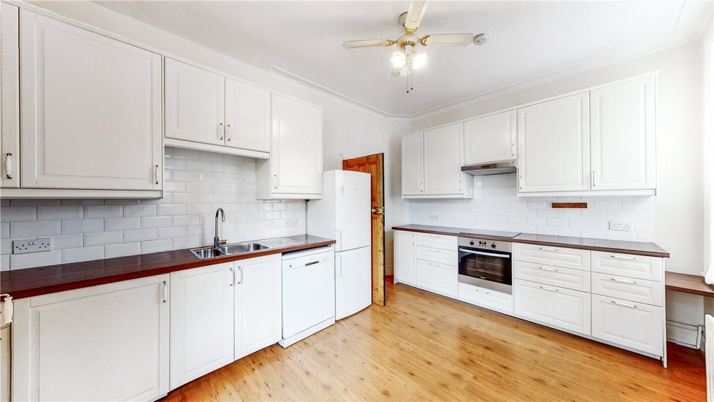Wolverton Mansions, Ealing Common... 3 bed apartment - £2,000 pcm (£462 pw)