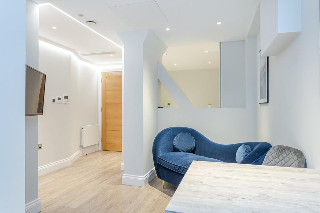 Saffron Hill, Holborn, London EC1 Studio - £2,275 pcm (£525 pw)